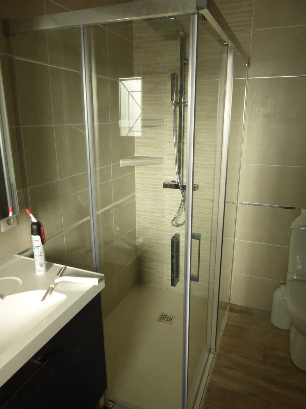 Bac à douche complet | CGC Sarl Plombier à Belleville
